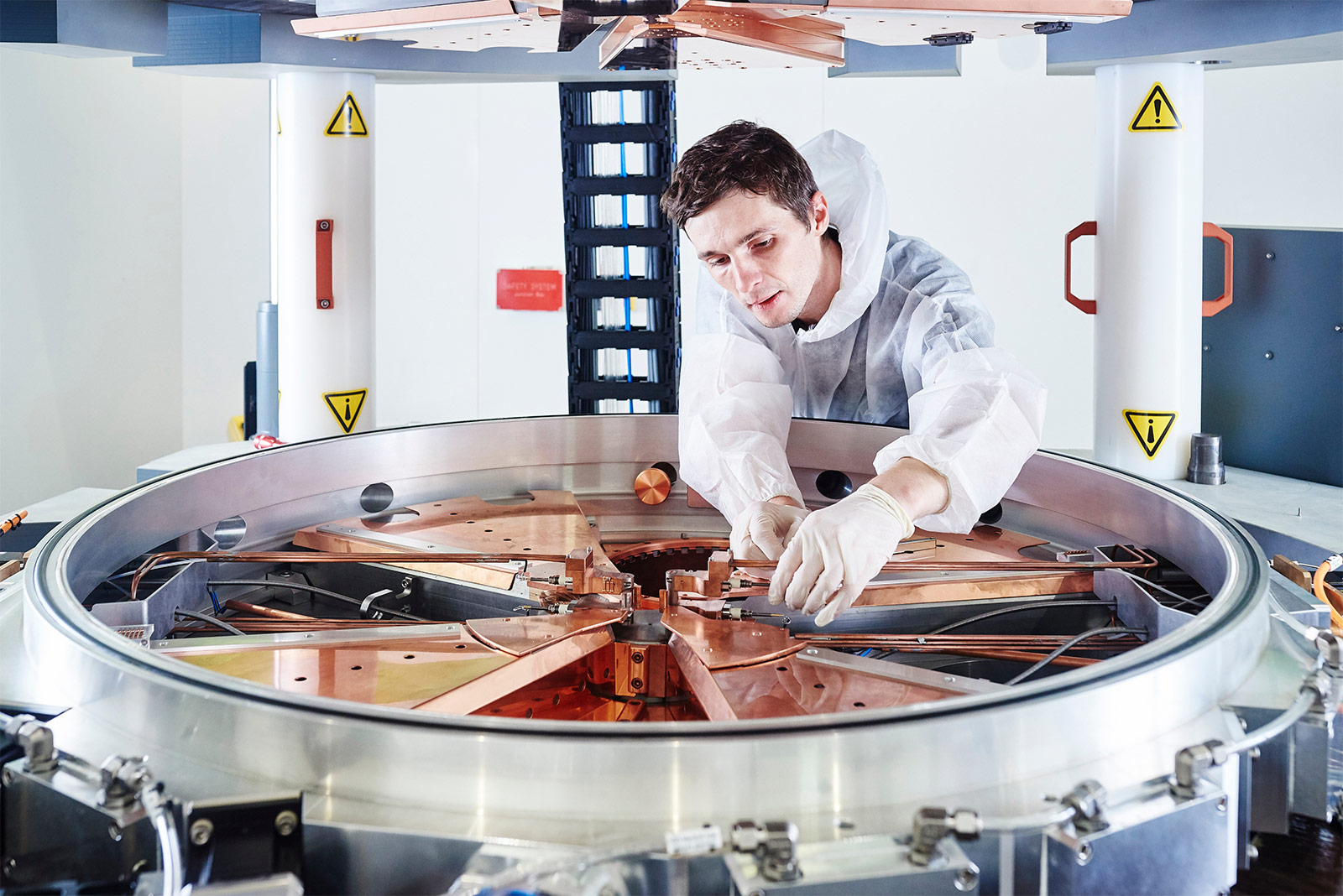 高性能回旋加速器 | IBA - Radio Pharma Solutions